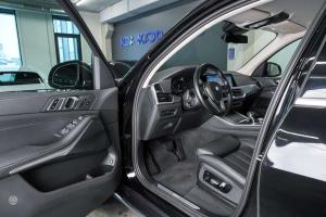 Black BMW X5 2021 in Kaunas, with an engine capacity of 3.00 L and mileage of 184 thousand km for 35950 €, photo 22 on AUTOMOTO.COM.LV
