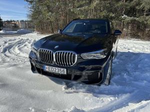 Black BMW X5 2021 in Vilnius, with an engine capacity of 3.00 L and mileage of 56 thousand km for 49999 €, photo  on AUTOMOTO.COM.LV