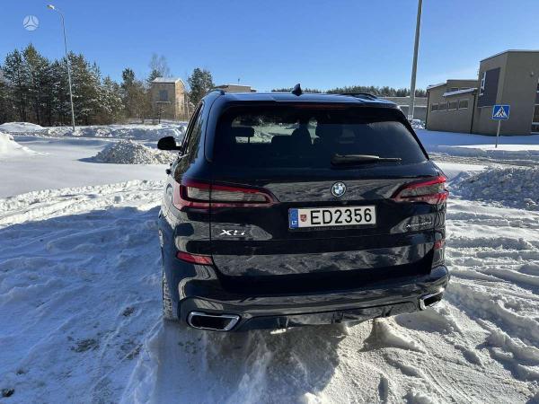 Black BMW X5 2021 in Vilnius, with an engine capacity of 3.00 L and mileage of 56 thousand km for 49999 €, photo 3 on AUTOMOTO.COM.LV