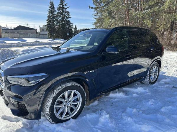 Black BMW X5 2021 in Vilnius, with an engine capacity of 3.00 L and mileage of 56 thousand km for 49999 €, photo 4 on AUTOMOTO.COM.LV