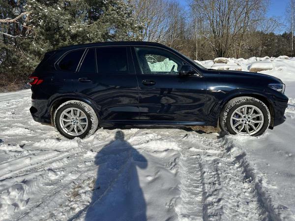 Black BMW X5 2021 in Vilnius, with an engine capacity of 3.00 L and mileage of 56 thousand km for 49999 €, photo 5 on AUTOMOTO.COM.LV