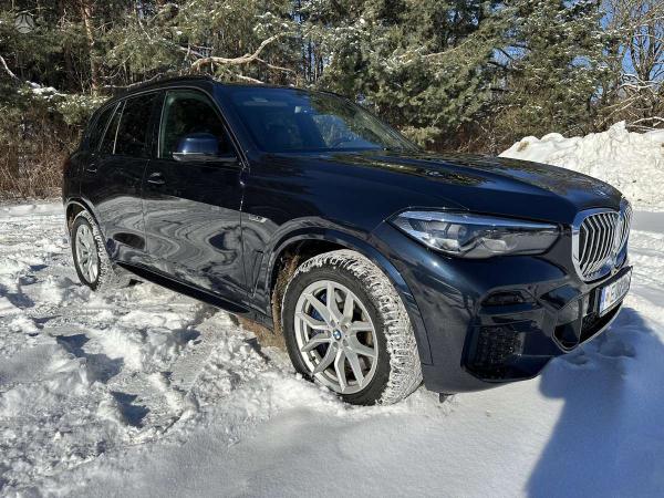 Black BMW X5 2021 in Vilnius, with an engine capacity of 3.00 L and mileage of 56 thousand km for 49999 €, photo 6 on AUTOMOTO.COM.LV