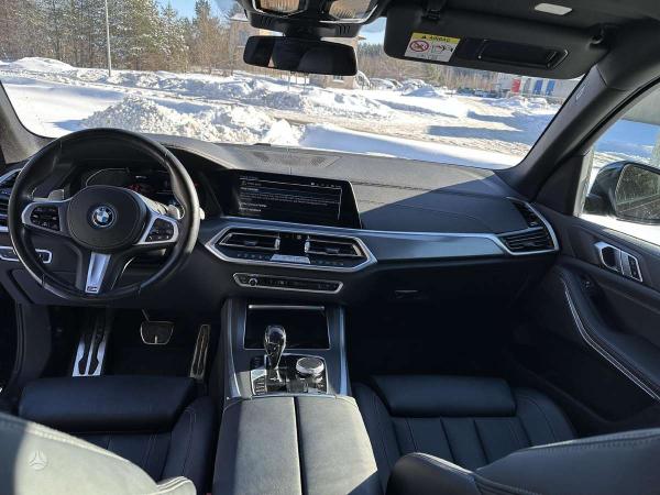Black BMW X5 2021 in Vilnius, with an engine capacity of 3.00 L and mileage of 56 thousand km for 49999 €, photo 7 on AUTOMOTO.COM.LV