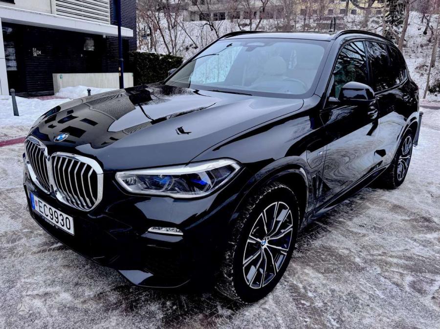 Melns BMW X5 2021 Viļņa, ar dzinēja tilpumu 3.00 L un nobraukumu 75 tūkst. km par 56900 €, foto 1 vietnē AUTOMOTO.COM.LV
