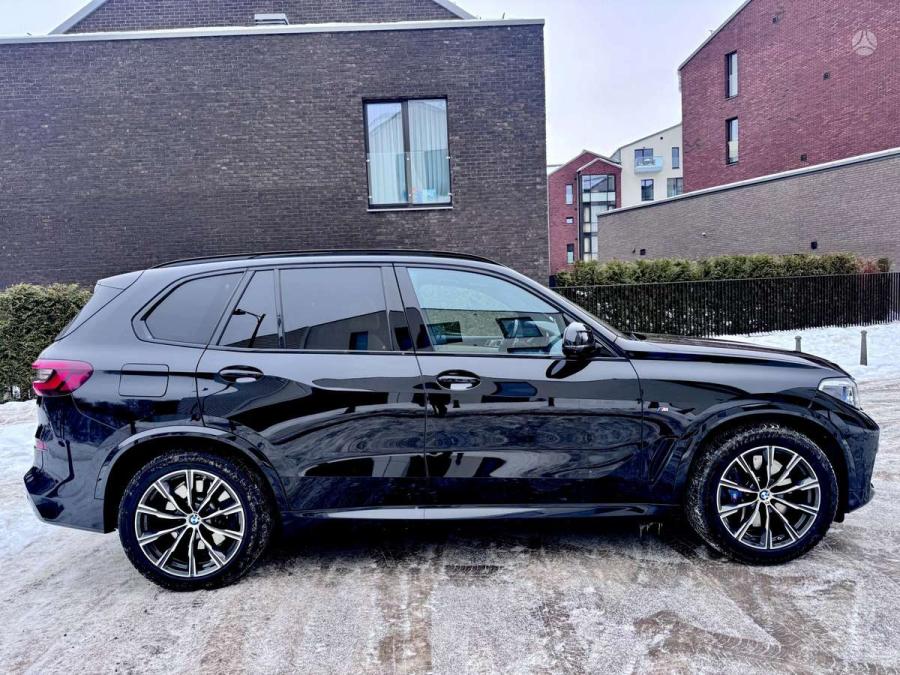 Melns BMW X5 2021 Viļņa, ar dzinēja tilpumu 3.00 L un nobraukumu 75 tūkst. km par 56900 €, foto 6 vietnē AUTOMOTO.COM.LV