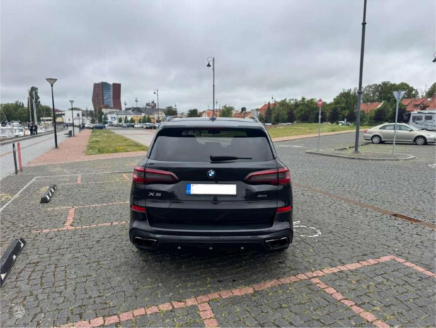 Black BMW X5 2021 in Kaunas, with an engine capacity of 3.00 L and mileage of 62 thousand km for 44400 €, photo 7 on AUTOMOTO.COM.LV