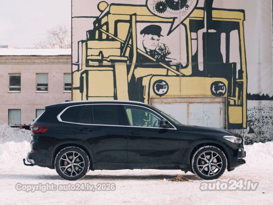Black BMW X5 2021 in Tallinn, with an engine capacity of 3.00 L and mileage of 80 thousand km for 51000 €, photo 4 on AUTOMOTO.COM.LV