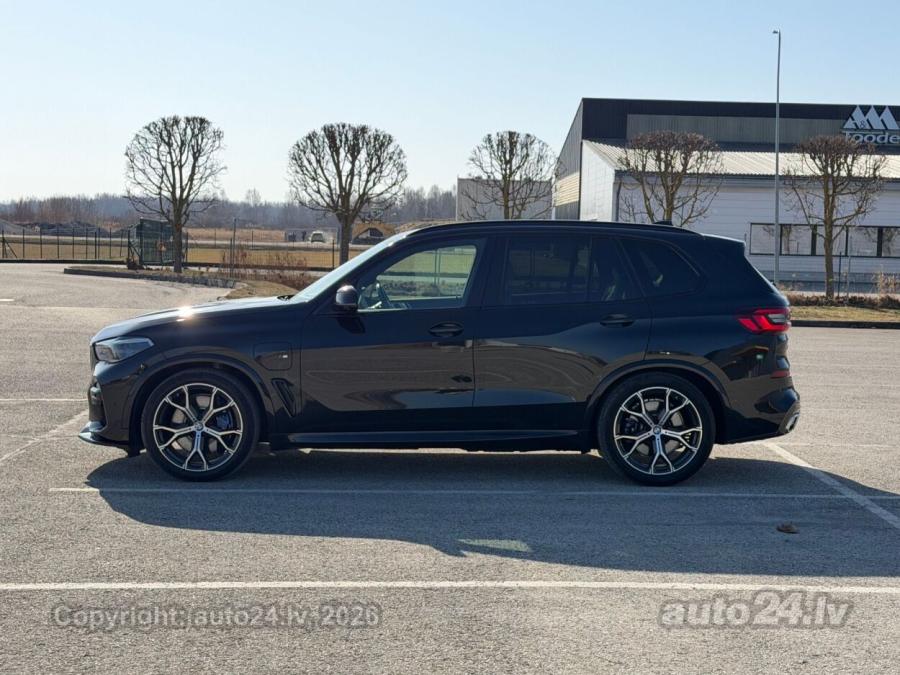Black BMW X5 2021 in Tallinn, with an engine capacity of 3.00 L and mileage of 83 thousand km for 61900 €, photo 3 on AUTOMOTO.COM.LV