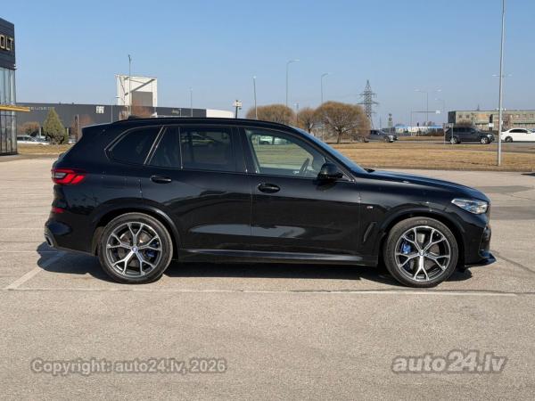 Black BMW X5 2021 in Tallinn, with an engine capacity of 3.00 L and mileage of 83 thousand km for 61900 €, photo 5 on AUTOMOTO.COM.LV
