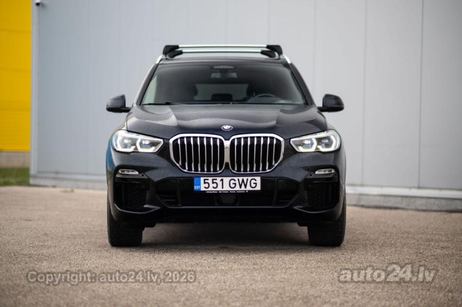 Black BMW X5 2021 in Tallinn, with an engine capacity of 3.00 L and mileage of 118 thousand km for 49000 €, photo 2 on AUTOMOTO.COM.LV