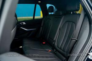 Black BMW X5 2021 in Tallinn, with an engine capacity of 3.00 L and mileage of 118 thousand km for 49000 €, photo 8 on AUTOMOTO.COM.LV