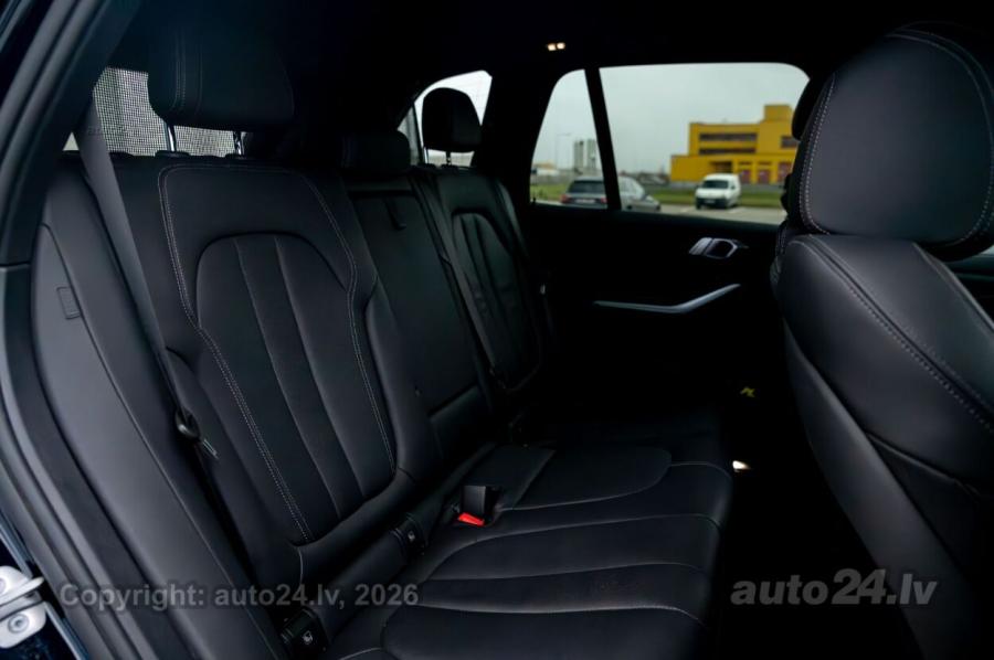 Black BMW X5 2021 in Tallinn, with an engine capacity of 3.00 L and mileage of 118 thousand km for 49000 €, photo 9 on AUTOMOTO.COM.LV