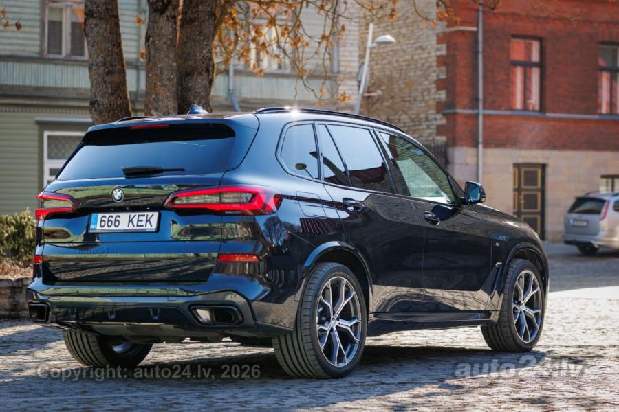 Black BMW X5 2021 in Tallinn, with an engine capacity of 3.00 L and mileage of 114 thousand km for 57000 €, photo 3 on AUTOMOTO.COM.LV