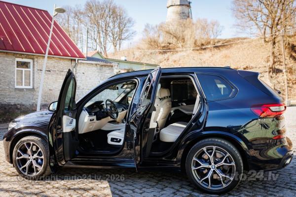 Melns BMW X5 2021 Tallina, ar dzinēja tilpumu 3.00 L un nobraukumu 114 tūkst. km par 57000 €, foto 4 vietnē AUTOMOTO.COM.LV