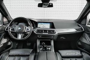 Black BMW X5 2021 in Riga, with an engine capacity of 3.00 L and mileage of 136 thousand km for 42671 €, photo 7 on AUTOMOTO.COM.LV