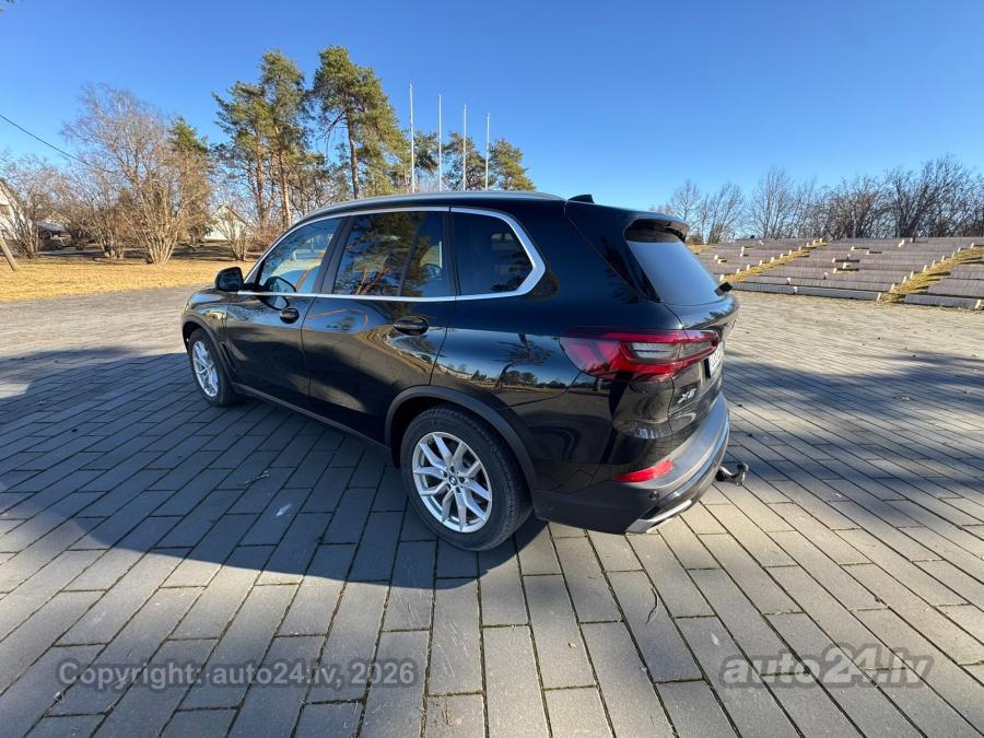 Black BMW X5 2021 in Tallinn, with an engine capacity of 3.00 L and mileage of 162 thousand km for 45500 €, photo 3 on AUTOMOTO.COM.LV