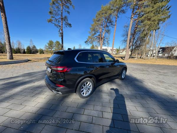 Black BMW X5 2021 in Tallinn, with an engine capacity of 3.00 L and mileage of 162 thousand km for 45500 €, photo 3 on AUTOMOTO.COM.LV