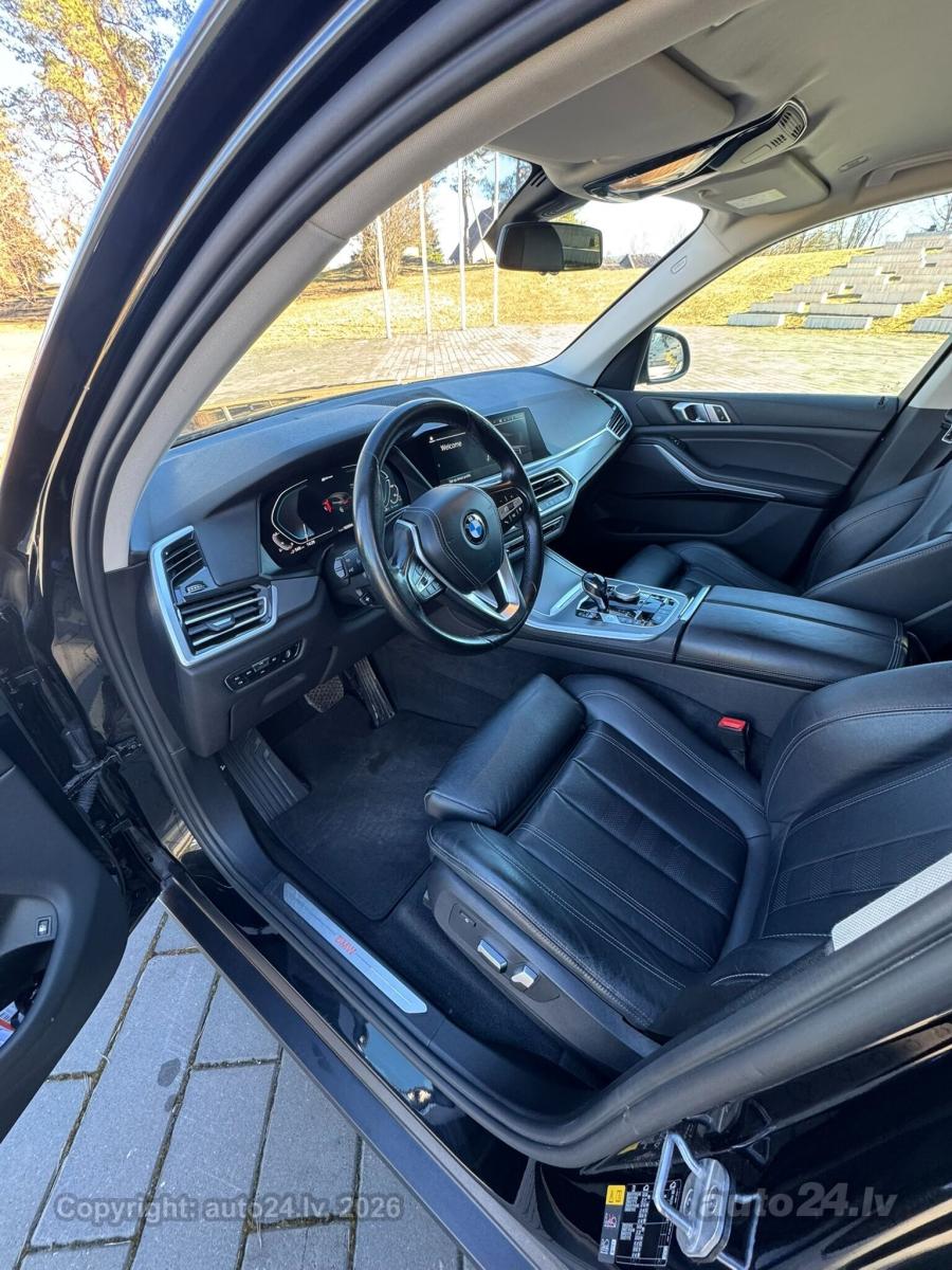 Black BMW X5 2021 in Tallinn, with an engine capacity of 3.00 L and mileage of 162 thousand km for 45500 €, photo 7 on AUTOMOTO.COM.LV