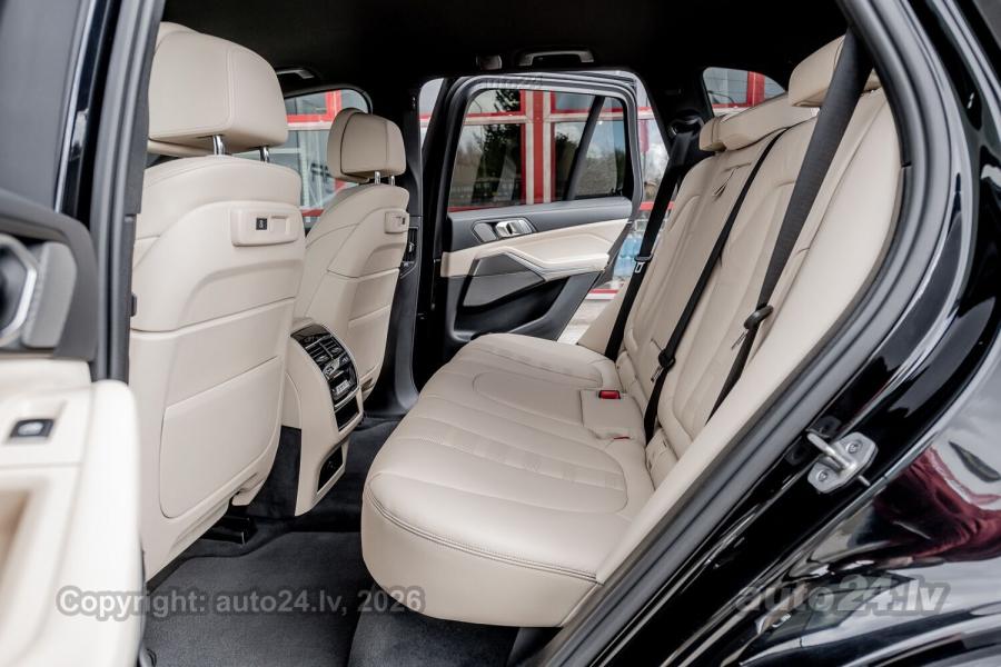 Melns BMW X5 2021 Pērnava, ar dzinēja tilpumu 3.00 L un nobraukumu 124 tūkst. km par 47490 €, foto 18 vietnē AUTOMOTO.COM.LV