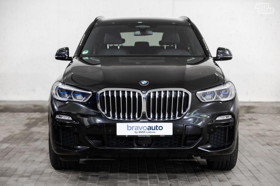 Black BMW X5 2021 in Vilnius, with an engine capacity of 3.00 L and mileage of 138 thousand km for 49991 €, photo 3 on AUTOMOTO.COM.LV