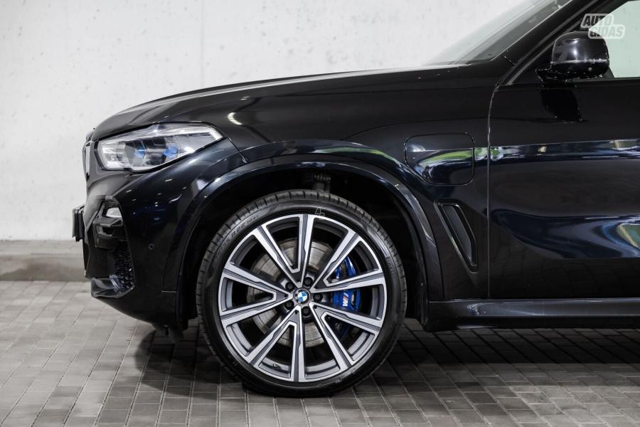 Black BMW X5 2021 in Vilnius, with an engine capacity of 3.00 L and mileage of 138 thousand km for 49991 €, photo 6 on AUTOMOTO.COM.LV