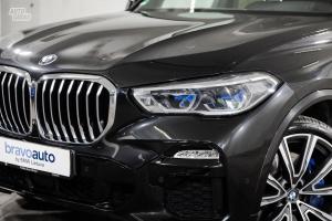 Black BMW X5 2021 in Vilnius, with an engine capacity of 3.00 L and mileage of 138 thousand km for 49991 €, photo 8 on AUTOMOTO.COM.LV
