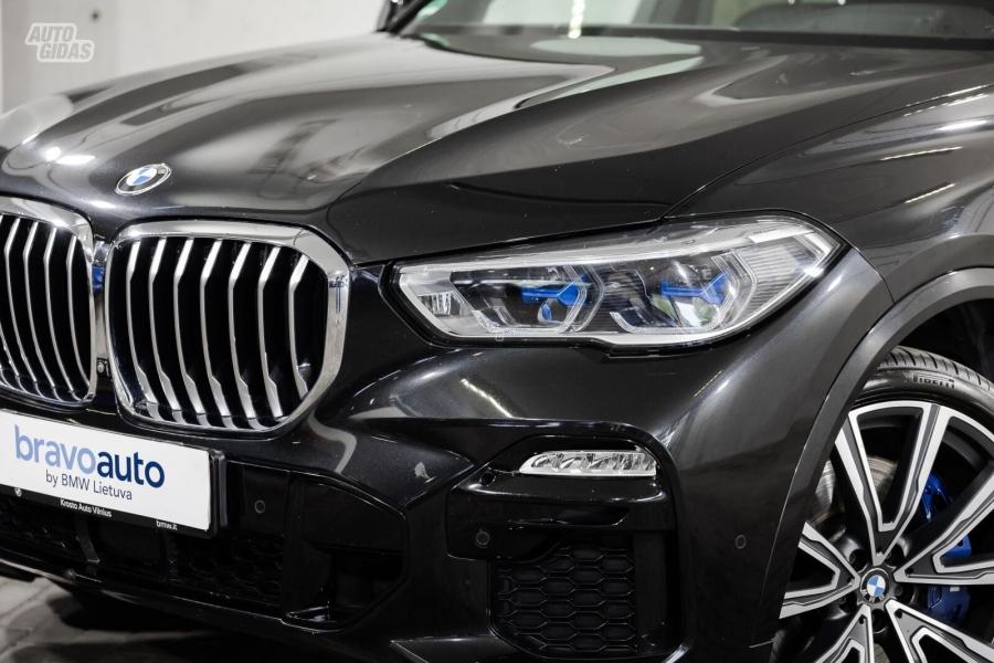 Black BMW X5 2021 in Vilnius, with an engine capacity of 3.00 L and mileage of 138 thousand km for 49991 €, photo 8 on AUTOMOTO.COM.LV