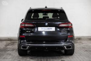 Black BMW X5 2021 in Vilnius, with an engine capacity of 3.00 L and mileage of 138 thousand km for 49991 €, photo 12 on AUTOMOTO.COM.LV