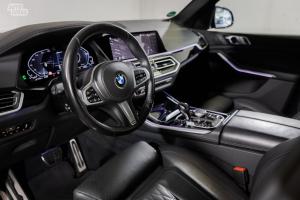Black BMW X5 2021 in Vilnius, with an engine capacity of 3.00 L and mileage of 138 thousand km for 49991 €, photo 13 on AUTOMOTO.COM.LV