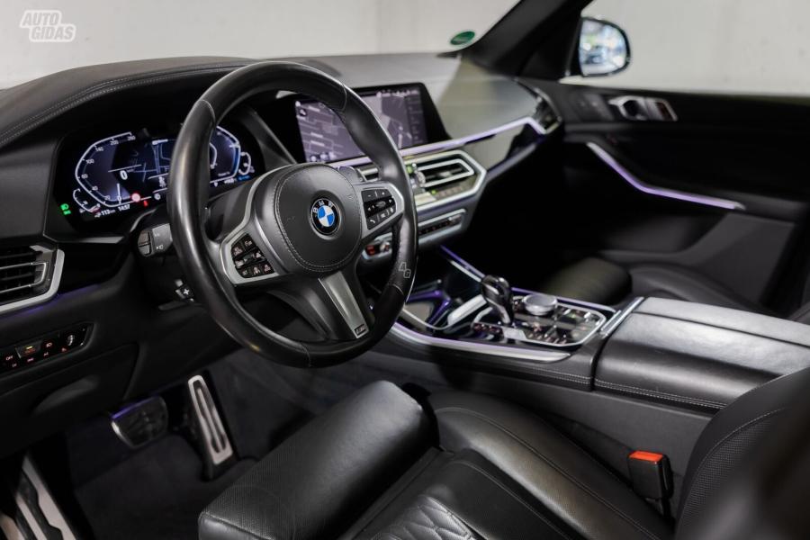 Black BMW X5 2021 in Vilnius, with an engine capacity of 3.00 L and mileage of 138 thousand km for 49991 €, photo 13 on AUTOMOTO.COM.LV