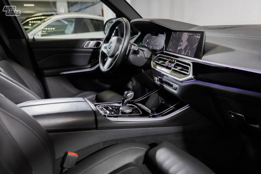 Black BMW X5 2021 in Vilnius, with an engine capacity of 3.00 L and mileage of 138 thousand km for 49991 €, photo 15 on AUTOMOTO.COM.LV