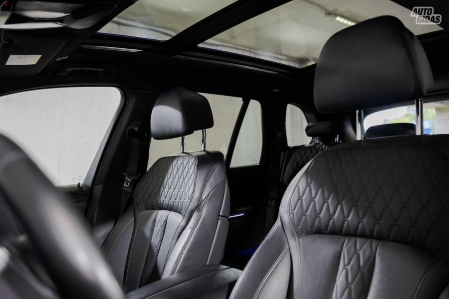 Black BMW X5 2021 in Vilnius, with an engine capacity of 3.00 L and mileage of 138 thousand km for 49991 €, photo 30 on AUTOMOTO.COM.LV