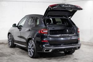 Black BMW X5 2021 in Vilnius, with an engine capacity of 3.00 L and mileage of 138 thousand km for 49991 €, photo 33 on AUTOMOTO.COM.LV