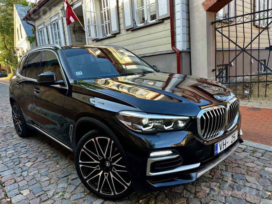 Black BMW X5 2021 in Riga, with an engine capacity of 3.00 L and mileage of 177 thousand km for 40500 €, photo 1 on AUTOMOTO.COM.LV