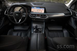 Black BMW X5 2021 in Riga, with an engine capacity of 3.00 L and mileage of 177 thousand km for 40500 €, photo 6 on AUTOMOTO.COM.LV