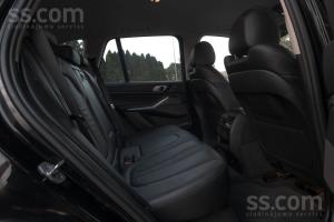 Black BMW X5 2021 in Riga, with an engine capacity of 3.00 L and mileage of 177 thousand km for 40500 €, photo 7 on AUTOMOTO.COM.LV