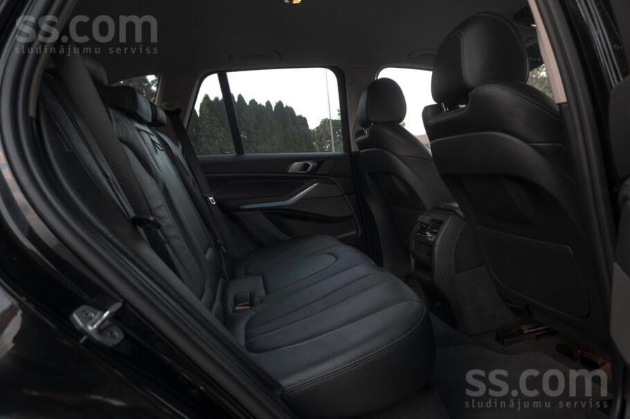 Black BMW X5 2021 in Riga, with an engine capacity of 3.00 L and mileage of 177 thousand km for 40500 €, photo 7 on AUTOMOTO.COM.LV