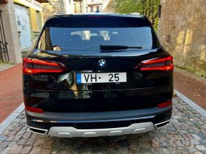 Black BMW X5 2021 in Riga, with an engine capacity of 3.00 L and mileage of 177 thousand km for 40500 €, photo 12 on AUTOMOTO.COM.LV