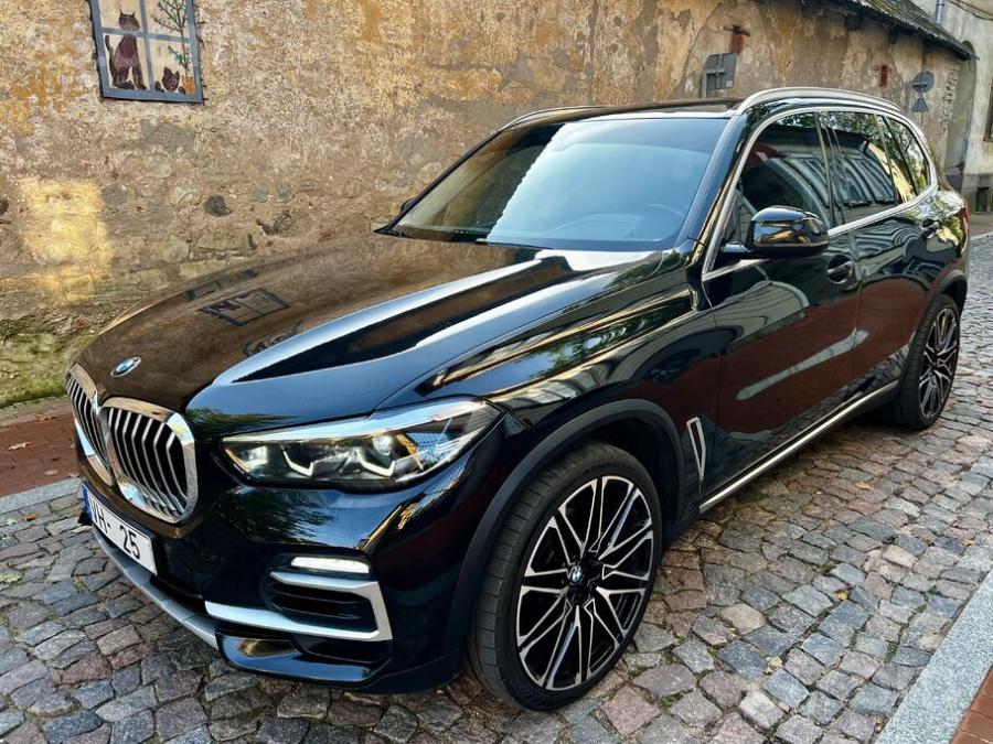 Black BMW X5 2021 in Riga, with an engine capacity of 3.00 L and mileage of 177 thousand km for 40500 €, photo 13 on AUTOMOTO.COM.LV