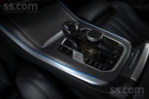 Black BMW X5 2021 in Riga, with an engine capacity of 3.00 L and mileage of 177 thousand km for 40500 €, photo 18 on AUTOMOTO.COM.LV