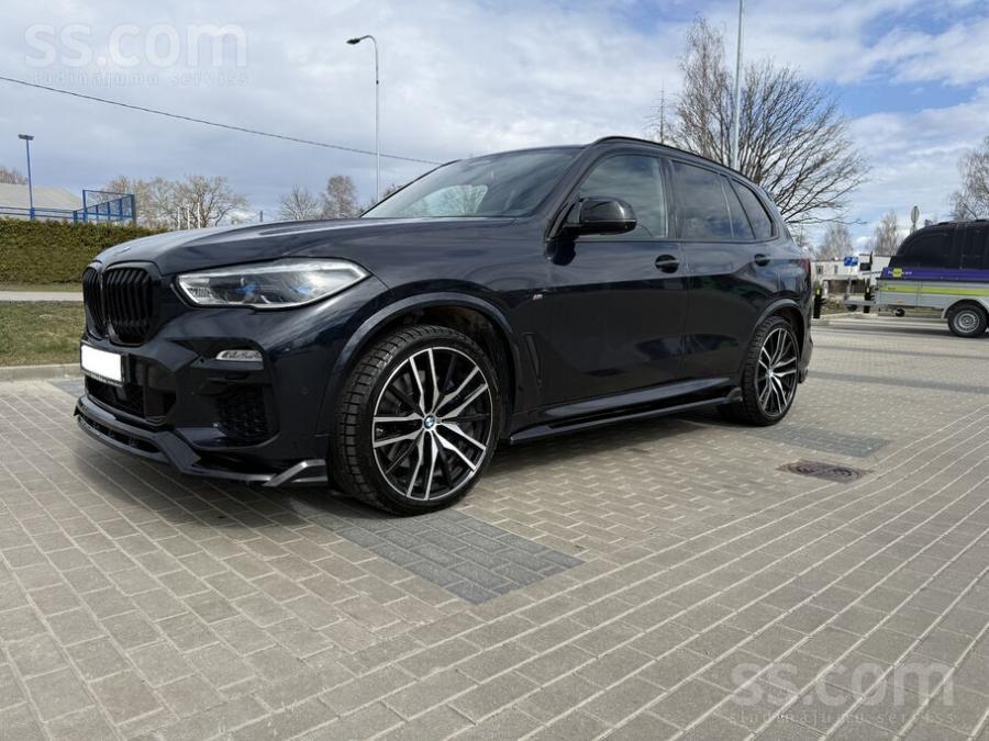 Black BMW X5 2021 in Riga, with an engine capacity of 4.40 L and mileage of 195 thousand km for 43000 €, photo 1 on AUTOMOTO.COM.LV