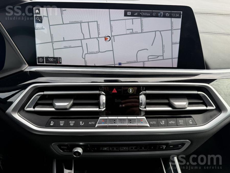 Black BMW X5 2021 in Riga, with an engine capacity of 4.40 L and mileage of 195 thousand km for 43000 €, photo 11 on AUTOMOTO.COM.LV