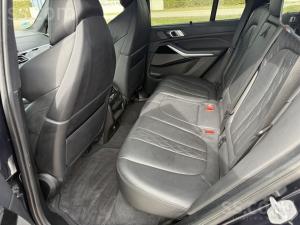 Black BMW X5 2021 in Riga, with an engine capacity of 4.40 L and mileage of 195 thousand km for 43000 €, photo 12 on AUTOMOTO.COM.LV