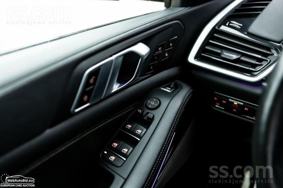 Black BMW X5 2021 in Riga, with an engine capacity of 4.40 L and mileage of 195 thousand km for 43000 €, photo 16 on AUTOMOTO.COM.LV