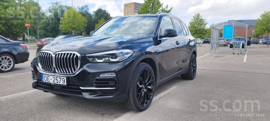 Black BMW X5 2021 in Riga, with an engine capacity of 3.00 L and mileage of 160 thousand km for 40000 €, photo 3 on AUTOMOTO.COM.LV
