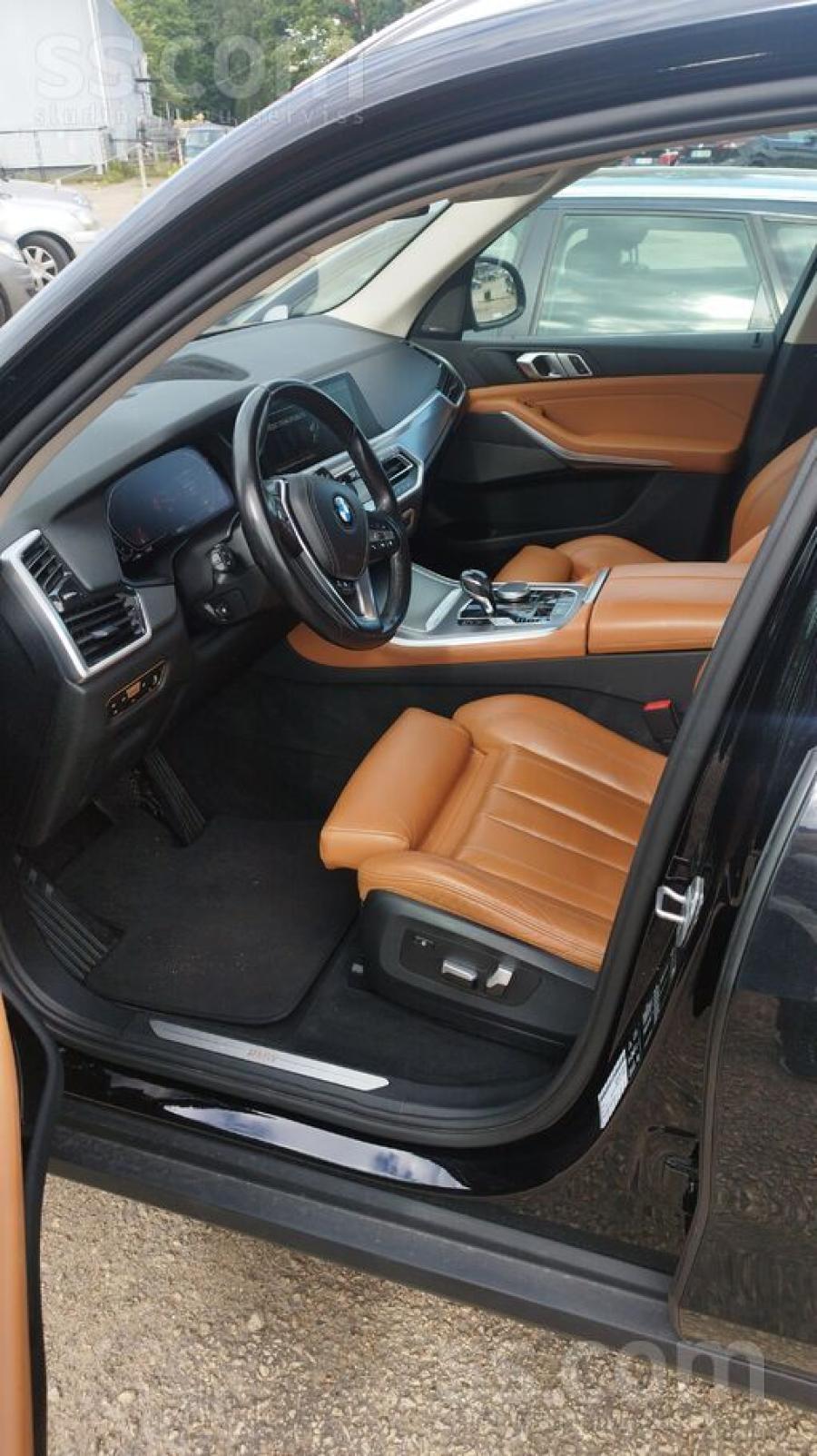 Black BMW X5 2021 in Riga, with an engine capacity of 3.00 L and mileage of 160 thousand km for 40000 €, photo 10 on AUTOMOTO.COM.LV