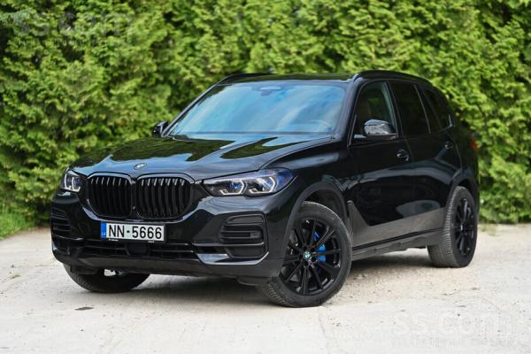 Melns BMW X5 2021 Rīga, ar dzinēja tilpumu 3.00 L un nobraukumu 107 tūkst. km par 52990 €, foto 2 vietnē AUTOMOTO.COM.LV