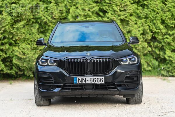 Melns BMW X5 2021 Rīga, ar dzinēja tilpumu 3.00 L un nobraukumu 107 tūkst. km par 52990 €, foto 3 vietnē AUTOMOTO.COM.LV