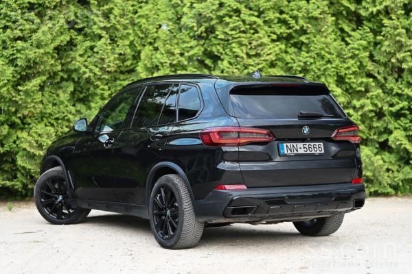 Melns BMW X5 2021 Rīga, ar dzinēja tilpumu 3.00 L un nobraukumu 107 tūkst. km par 52990 €, foto 4 vietnē AUTOMOTO.COM.LV