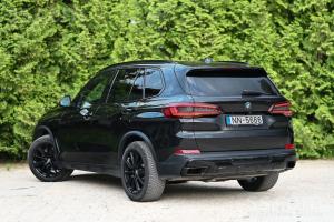 Black BMW X5 2021 in Riga, with an engine capacity of 3.00 L and mileage of 107 thousand km for 52990 €, photo 5 on AUTOMOTO.COM.LV